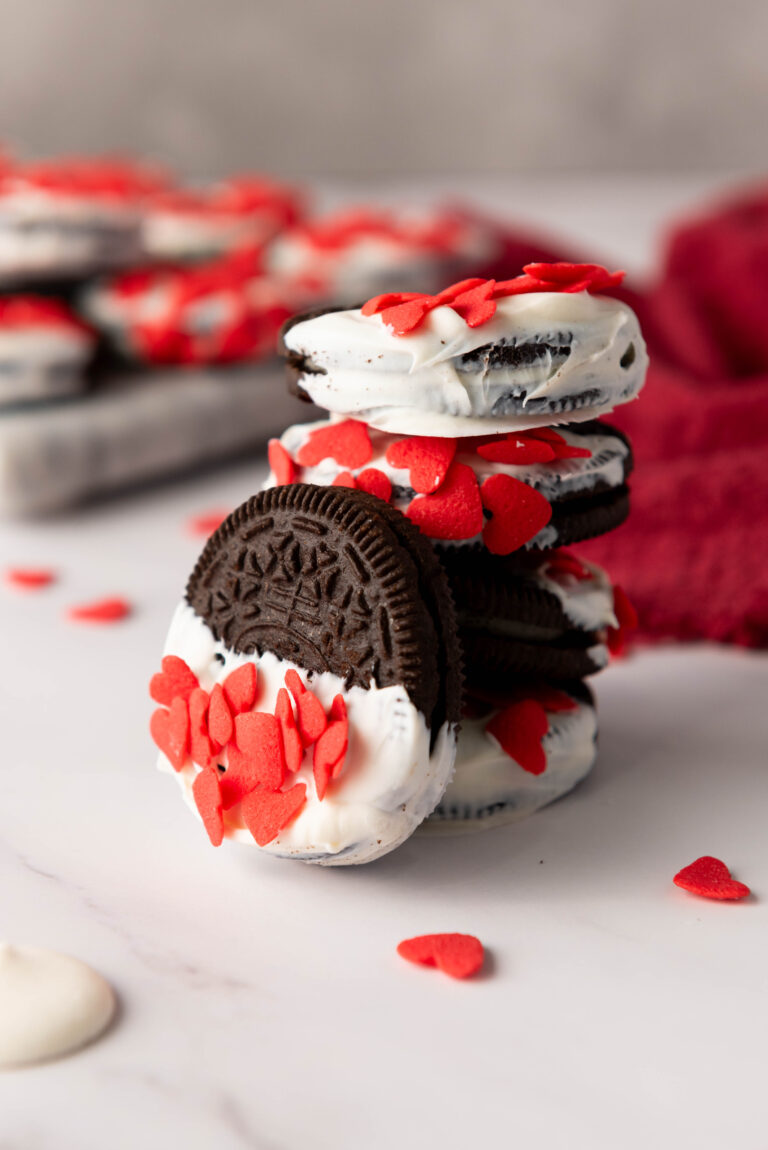 How To Make Valentine Oreos: Easy Chocolate-Dipped Treats for Valentine ...